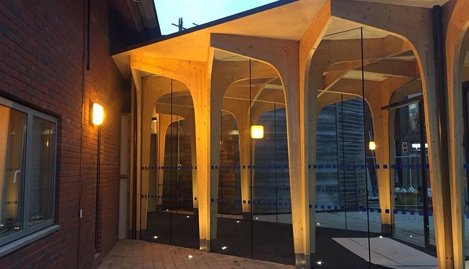 Spectacular structural glass creator taking on major contracts ...